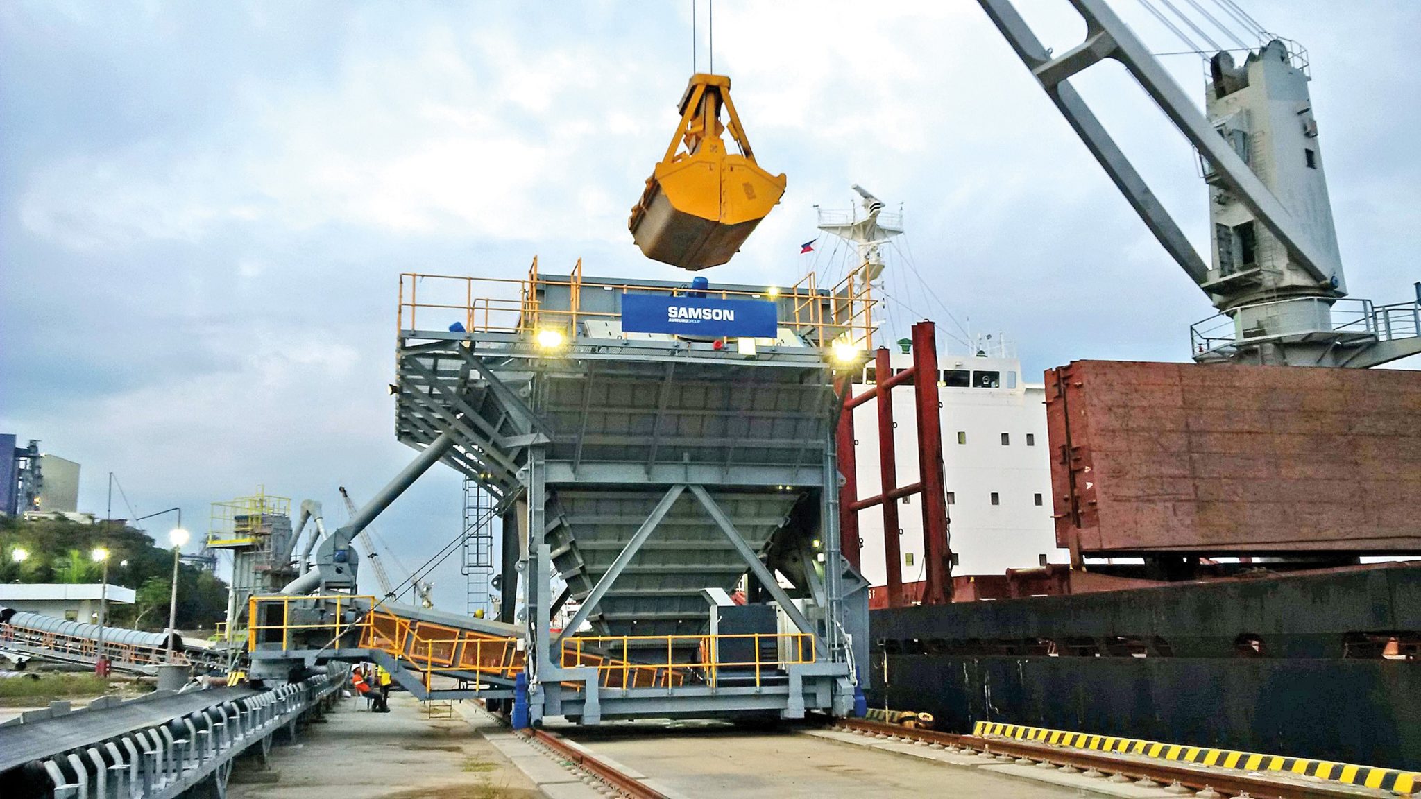 SAMSON NEWS 4/2022 - Products. Projects. Progress - AUMUND Group